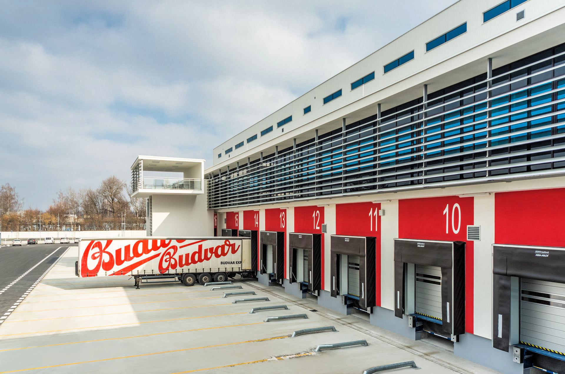Powerful High-Speed doors for budweiser